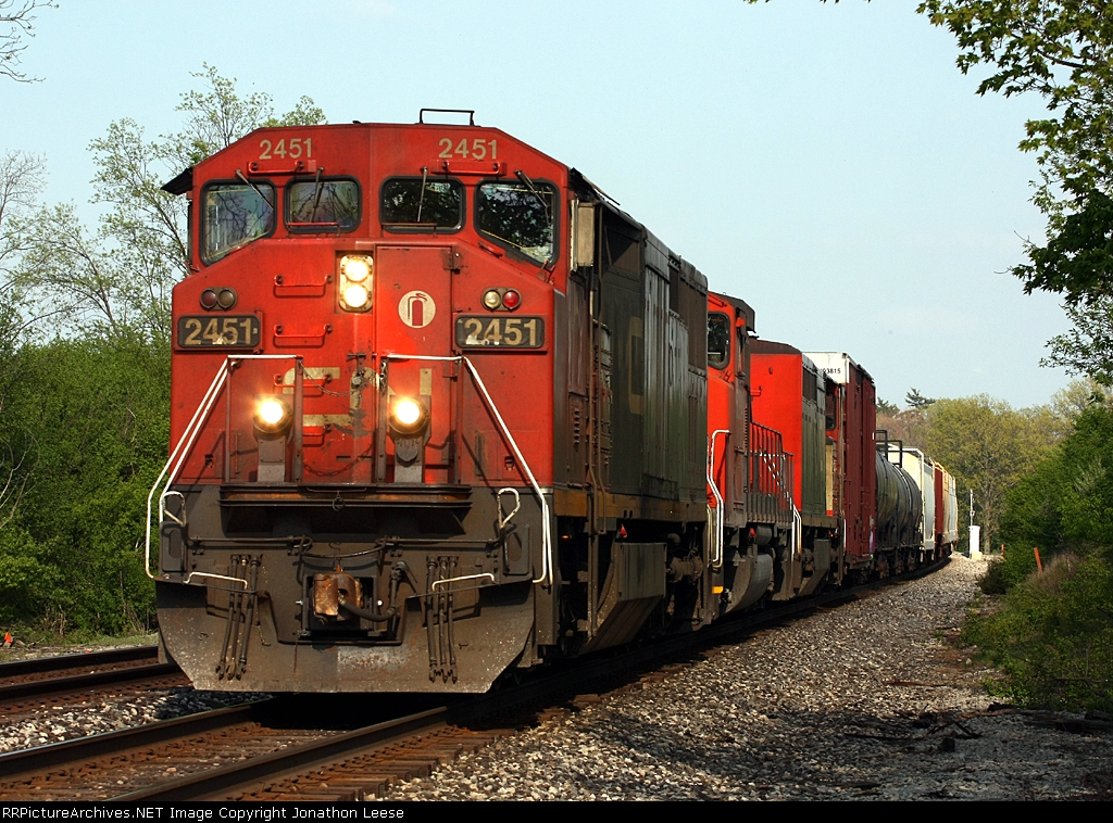 Westbound with a cowl Dash 8